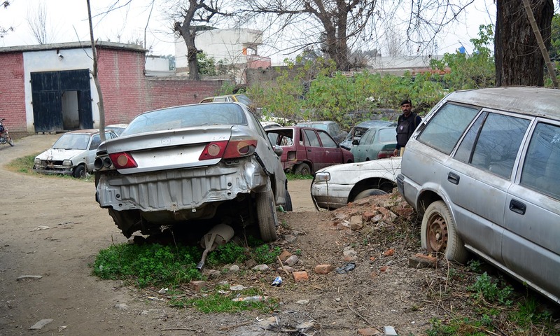 How Peshawar policemen get away with driving 'borrowed' luxury cars ...