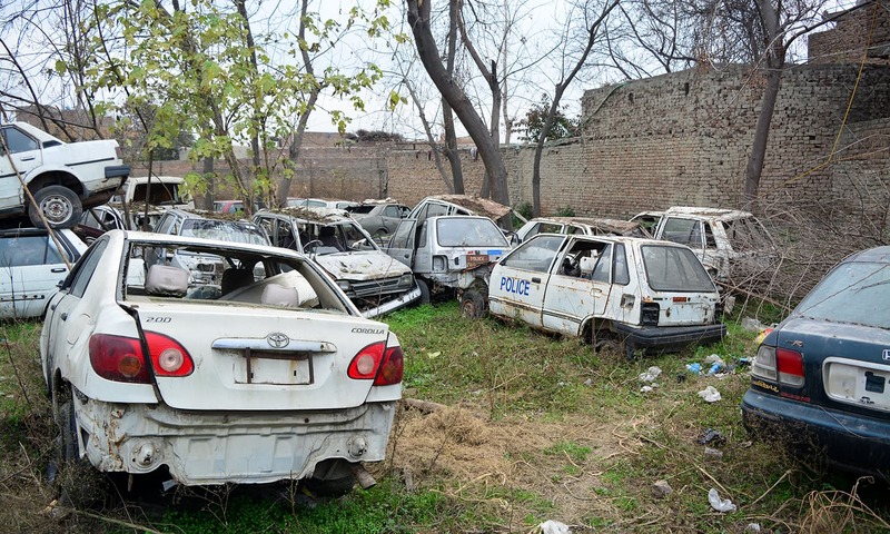 How Peshawar policemen get away with driving 'borrowed' luxury cars ...