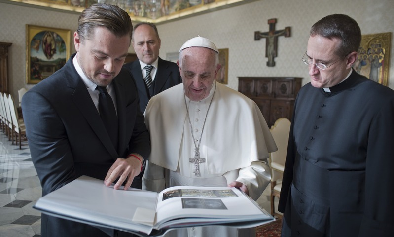 Pope meets fellow green campaigner, Leonardo DiCaprio - World - DAWN.COM
