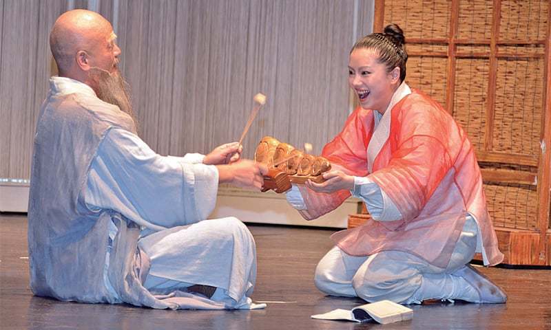 A delightful show by Chinese theatre group - Newspaper - DAWN.COM