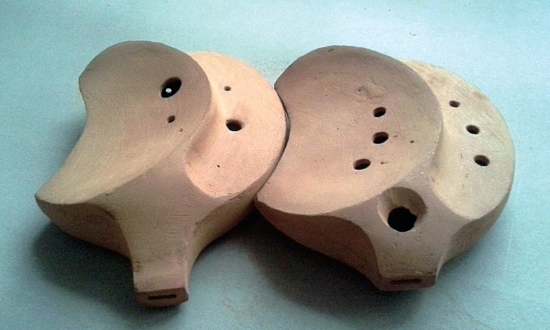 Meet Kalsoom – ethnic musical instruments’ inventor - Newspaper - DAWN.COM