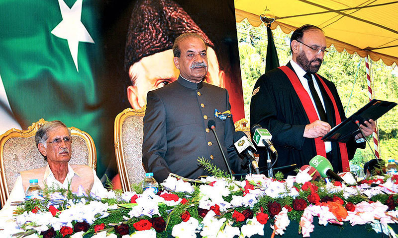 Sardar Mehtab Khan steps down as KP governor - Pakistan - DAWN.COM