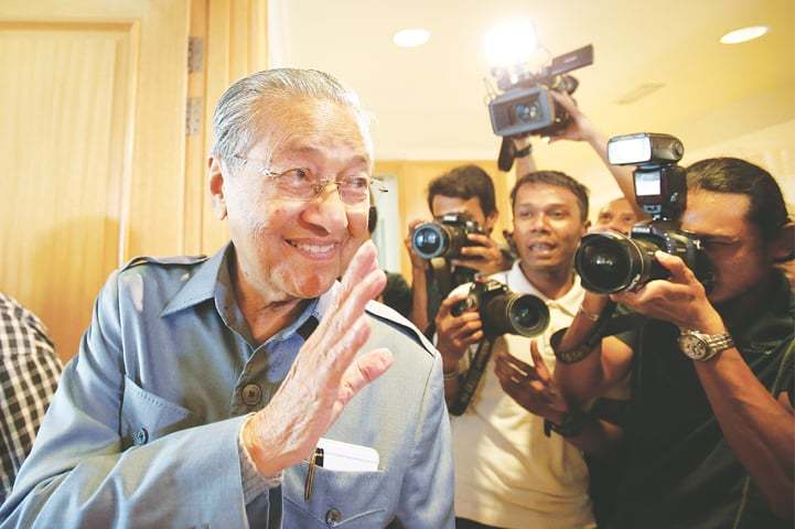 Mahathir quits ruling party over PM scandals - Newspaper - DAWN.COM