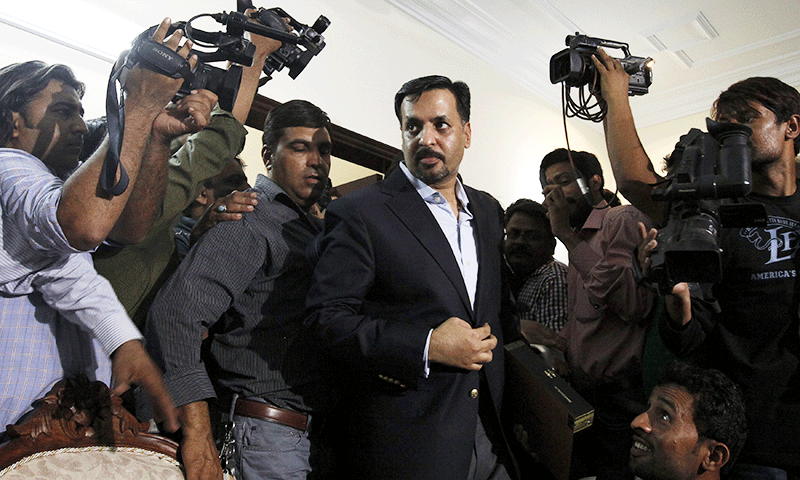 Mustafa Kamal decimates MQM chief Altaf, announces new political party ...