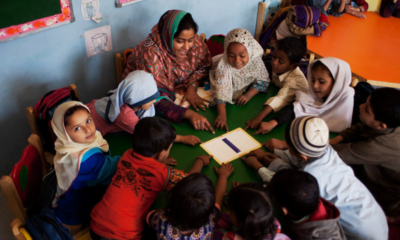 Drive to achieve 100pc primary school enrolment by 2018 - Pakistan ...