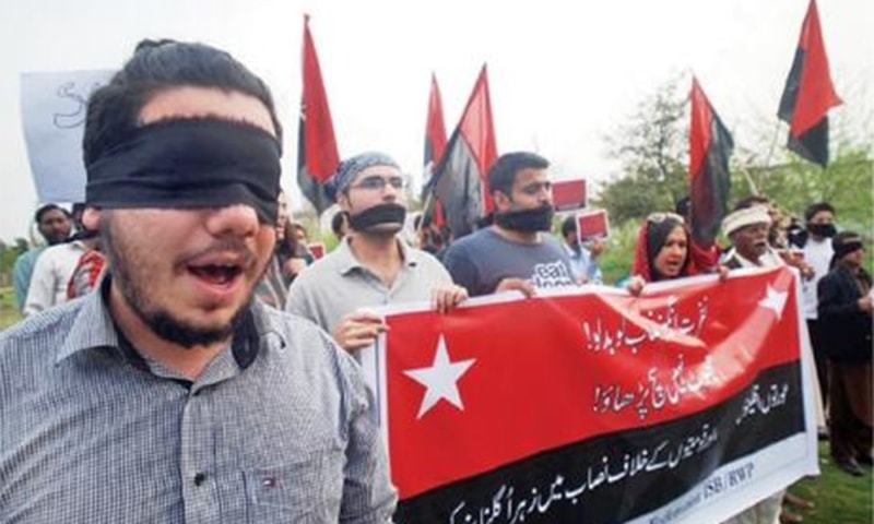 Students protest ‘hate material’ in book - Pakistan - DAWN.COM