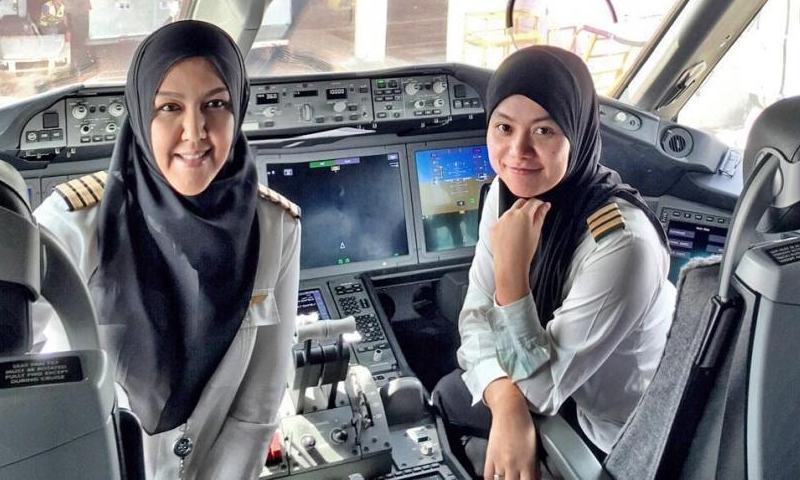 Touchdown: All-female crew lands plane in Saudi Arabia - World - DAWN.COM