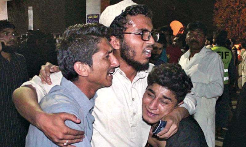 Heart-rending scenes at hospitals - Pakistan - DAWN.COM