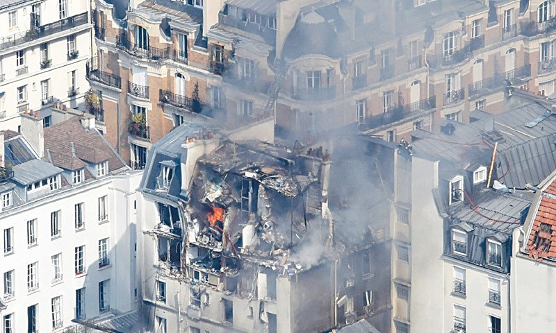 Massive gas blast rocks apartments in Paris - Newspaper - DAWN.COM