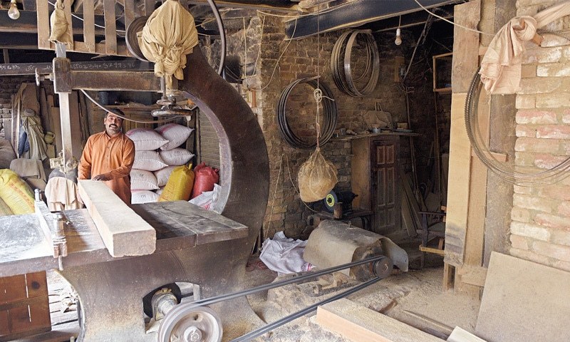 Continuing the traditional art of hand-carving wood - Pakistan - DAWN.COM