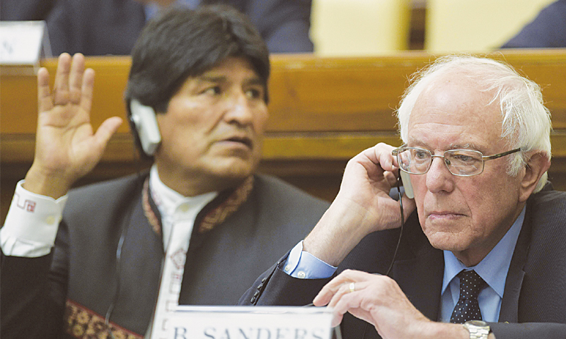 Bernie gets mobbed by media in Rome - Newspaper - DAWN.COM