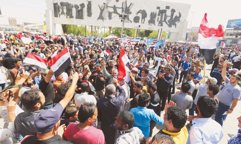 Demonstrators hold new Baghdad sit-in demanding reform - Newspaper ...