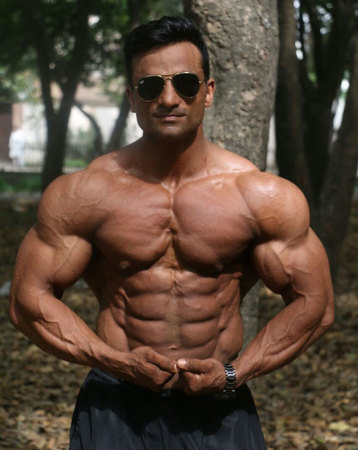 Mr Pakistan shows you how to get fit after Ramazan - Culture - Images