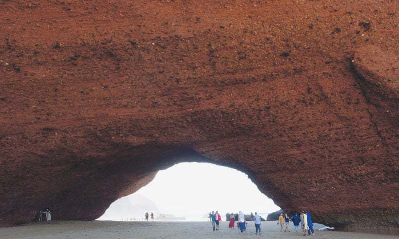 Iconic natural arch collapses on Moroccan beach - World - DAWN.COM