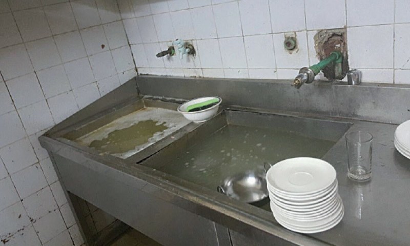 Hotel kitchen unsealed within hours - Newspaper - DAWN.COM