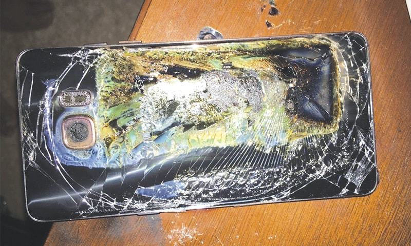 Crisis-hit Samsung pulls plug on troubled device - Newspaper - DAWN.COM