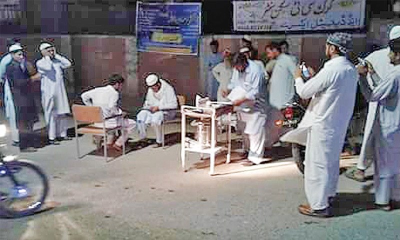 Amid power cuts, doctors at Karak hospital treat patients on roads ...