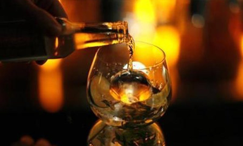 Iraq parliament in surprise vote to ban alcohol - World - DAWN.COM