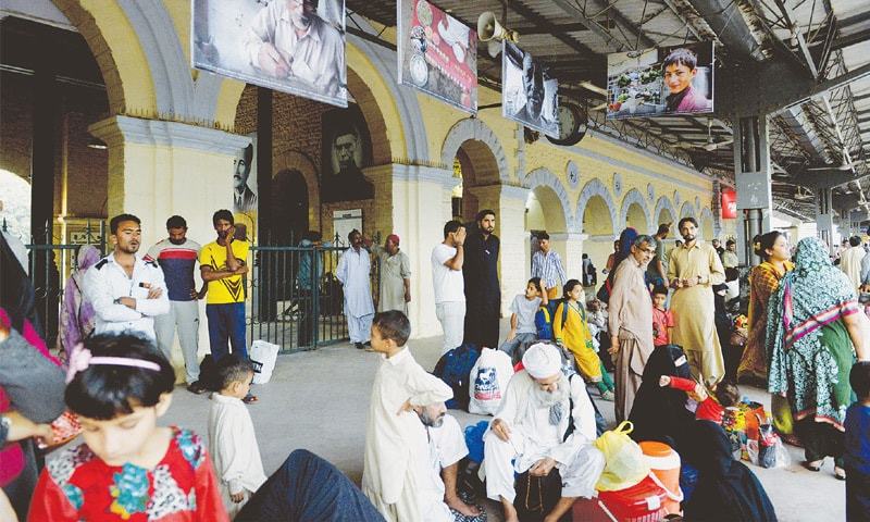 Dynamic images, narratives mark Yeh Hai Karachi’s concluding day ...