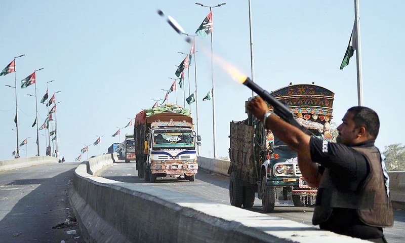 Police, protesters face off as commuters suffer roadblocks in Karachi's ...
