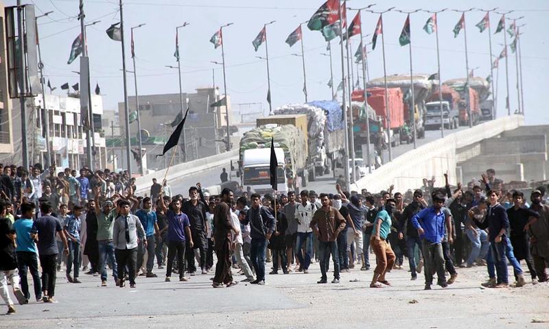 Police, protesters face off as commuters suffer roadblocks in Karachi's ...