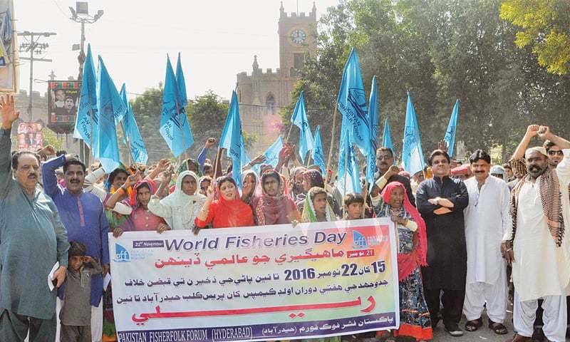 Fishermen protest encroachment of water bodies - Newspaper - DAWN.COM