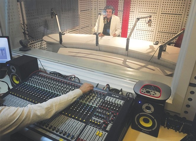 Radio station broadcasts emotional calls from Iraqis trapped by IS in ...