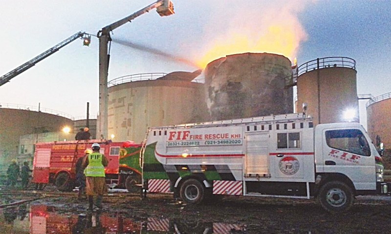 Two workers killed in oil storage tank fire - Newspaper - DAWN.COM