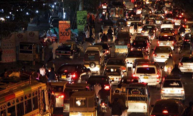 Massive traffic gridlock in Karachi leaves commuters frustrated for ...