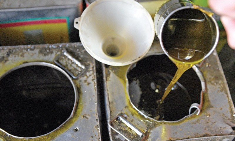 Extracting oil the old fashioned way - Newspaper - DAWN.COM