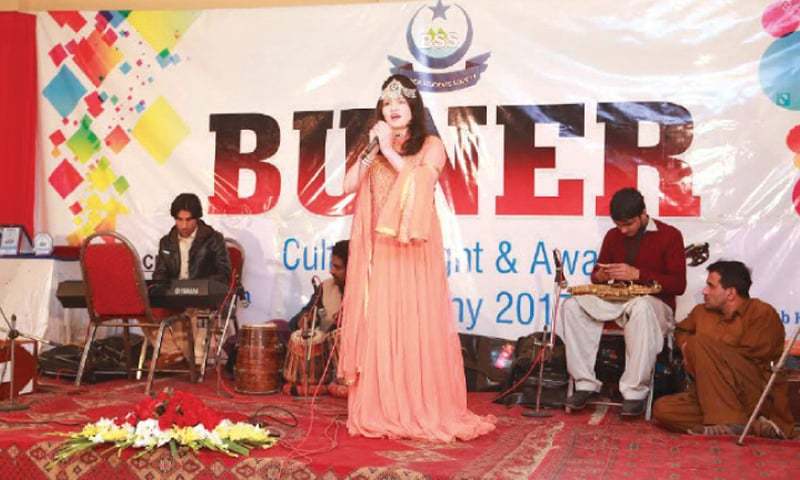 Pashto singers mesmerise students with velvety voices - Newspaper ...