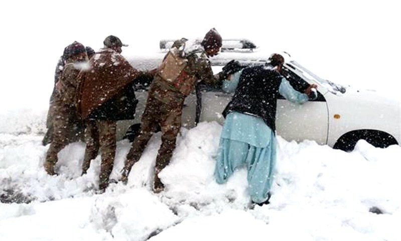 Heavy snowfall halts life in Balochistan, Chitral, hilly areas ...