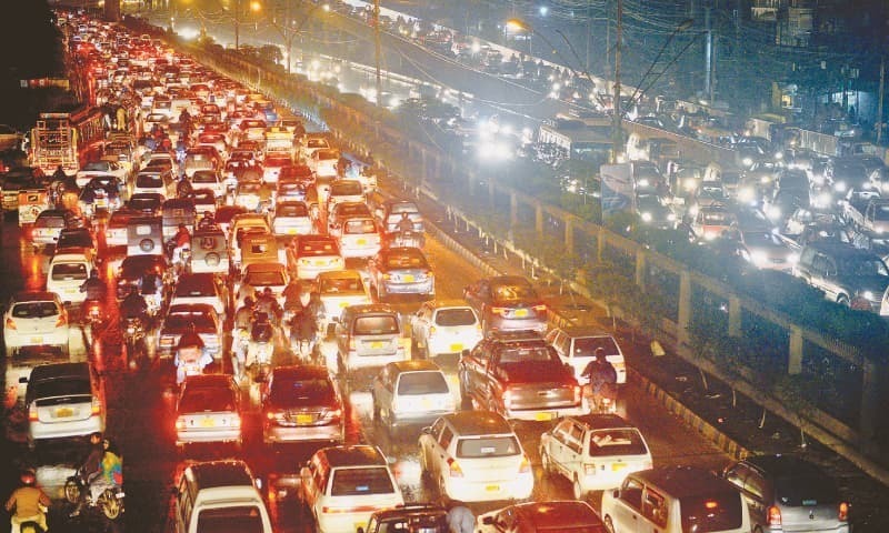 Massive traffic gridlock in Karachi leaves commuters frustrated for ...