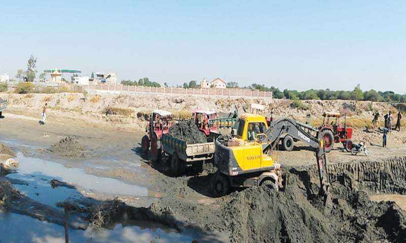 Unabated sand-lifting damaging canal dykes - Newspaper - DAWN.COM