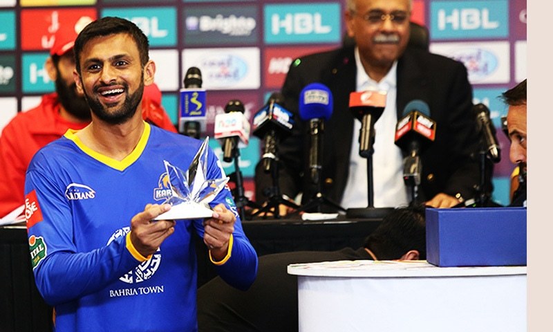 PSL2 winner's trophy unveiled in Dubai amid fanfare - Sport - DAWN.COM