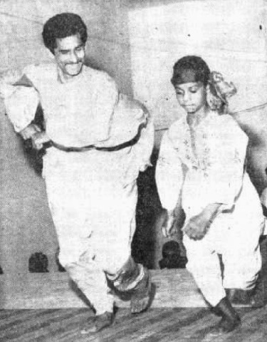 Striking Balochi dance performed - Newspaper - DAWN.COM