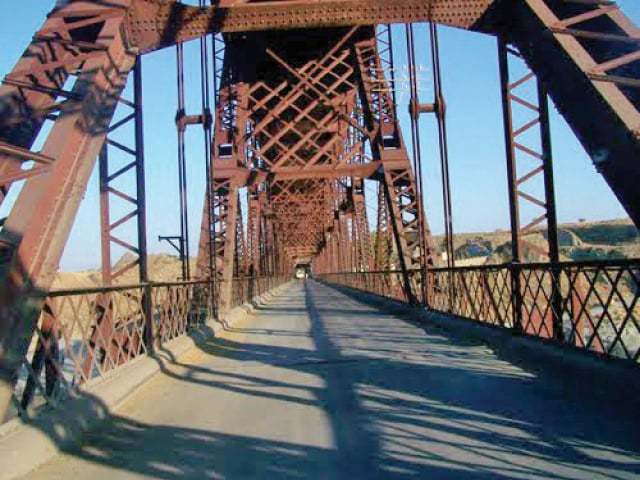 Call to declare Khushalgarh bridge a heritage site - Newspaper - DAWN.COM
