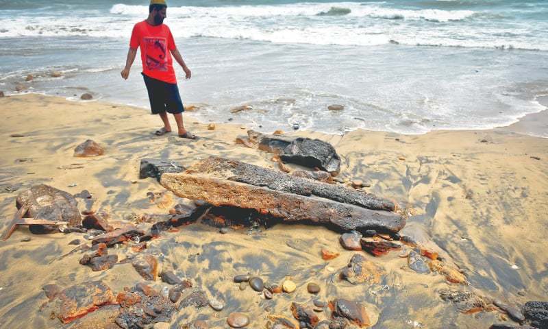 Traces of oil slick spotted at Hawkesbay, Sandspit beaches - Pakistan ...