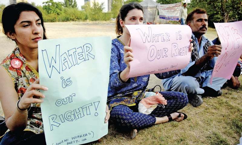 Residents protest water shortage - Newspaper - DAWN.COM