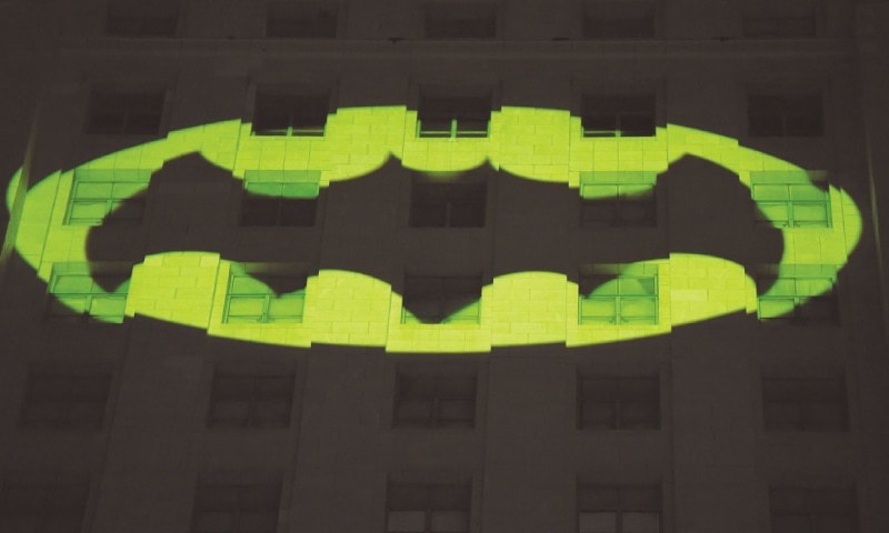 Los Angeles lights up City Hall with Batman signal - World - DAWN.COM