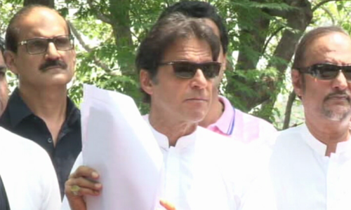 Imran resents comparison between him and Sharif - Pakistan - DAWN.COM