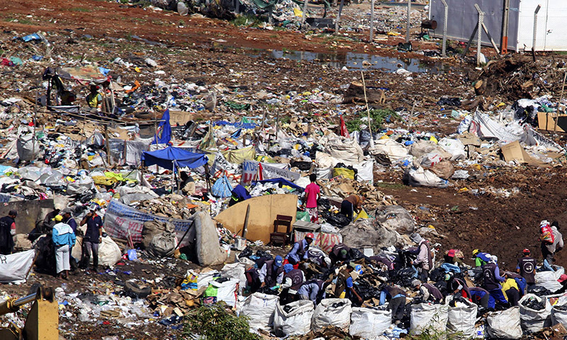 Billion-rupee landfill down in the dumps for over a decade - Pakistan ...