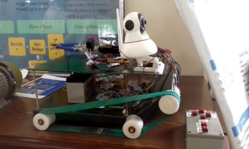 Students in Narowal make ‘bomb defusing’ robot - Pakistan - DAWN.COM