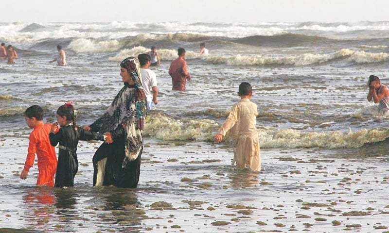 Seaview beach — the most accessible picnic point in city - Pakistan ...