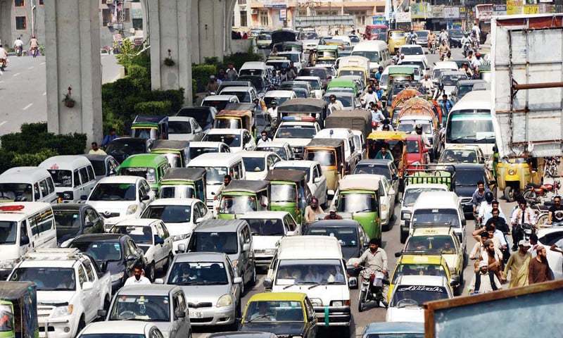 Commuters face long traffic jams - Newspaper - DAWN.COM