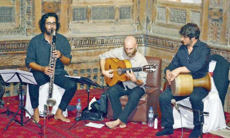 French band mesmerises music lovers - Newspaper - DAWN.COM