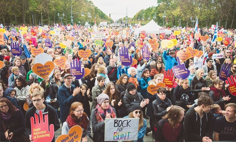 Thousands march in Berlin against far-right AfD - Newspaper - DAWN.COM