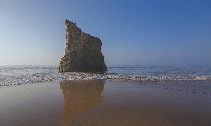 TRAVEL: THE HIDDEN BEACH OF SAPAT - Newspaper - DAWN.COM