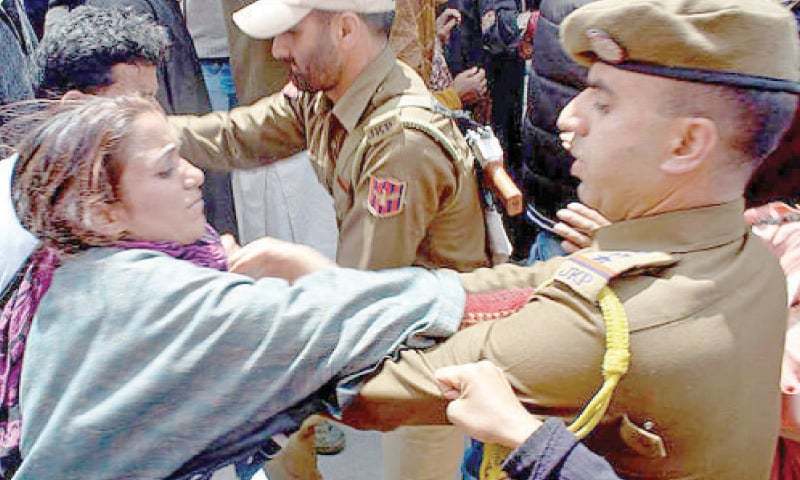 Photo exhibition highlights Indian atrocities in Kashmir - Newspaper ...