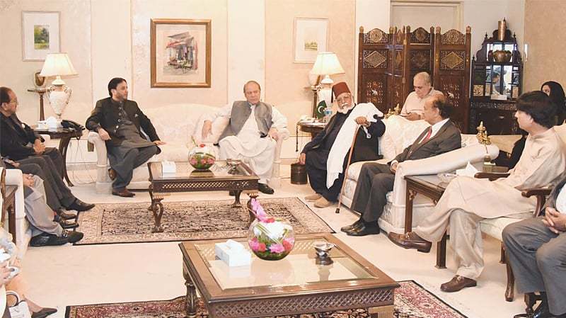 Ousted PM gets VIP protocol on arrival in Islamabad - Pakistan - DAWN.COM